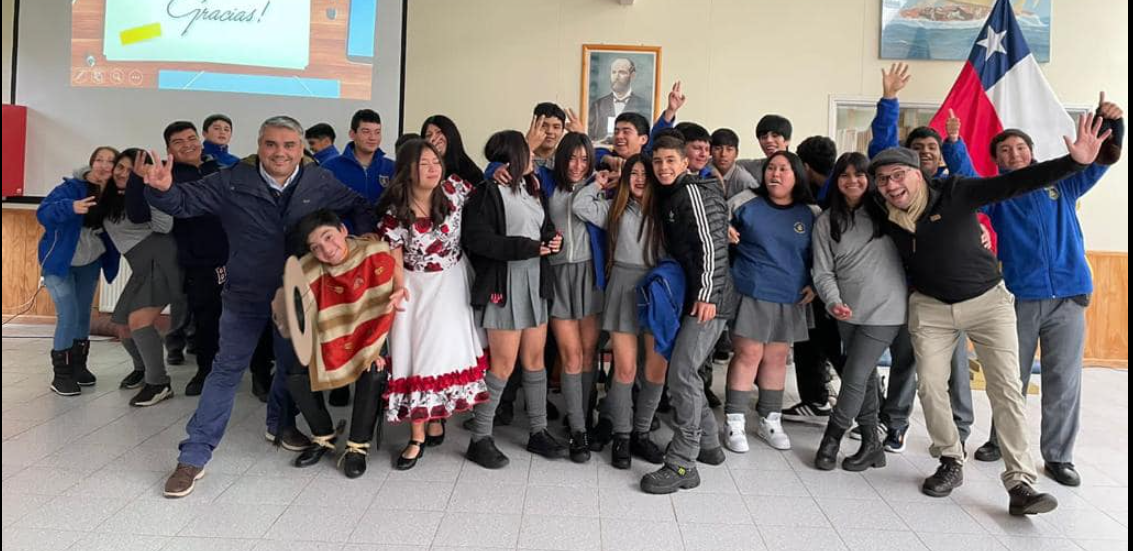 Un lindo acto realizaron los estudiantes de 8vo básico y 1ro medio A ...